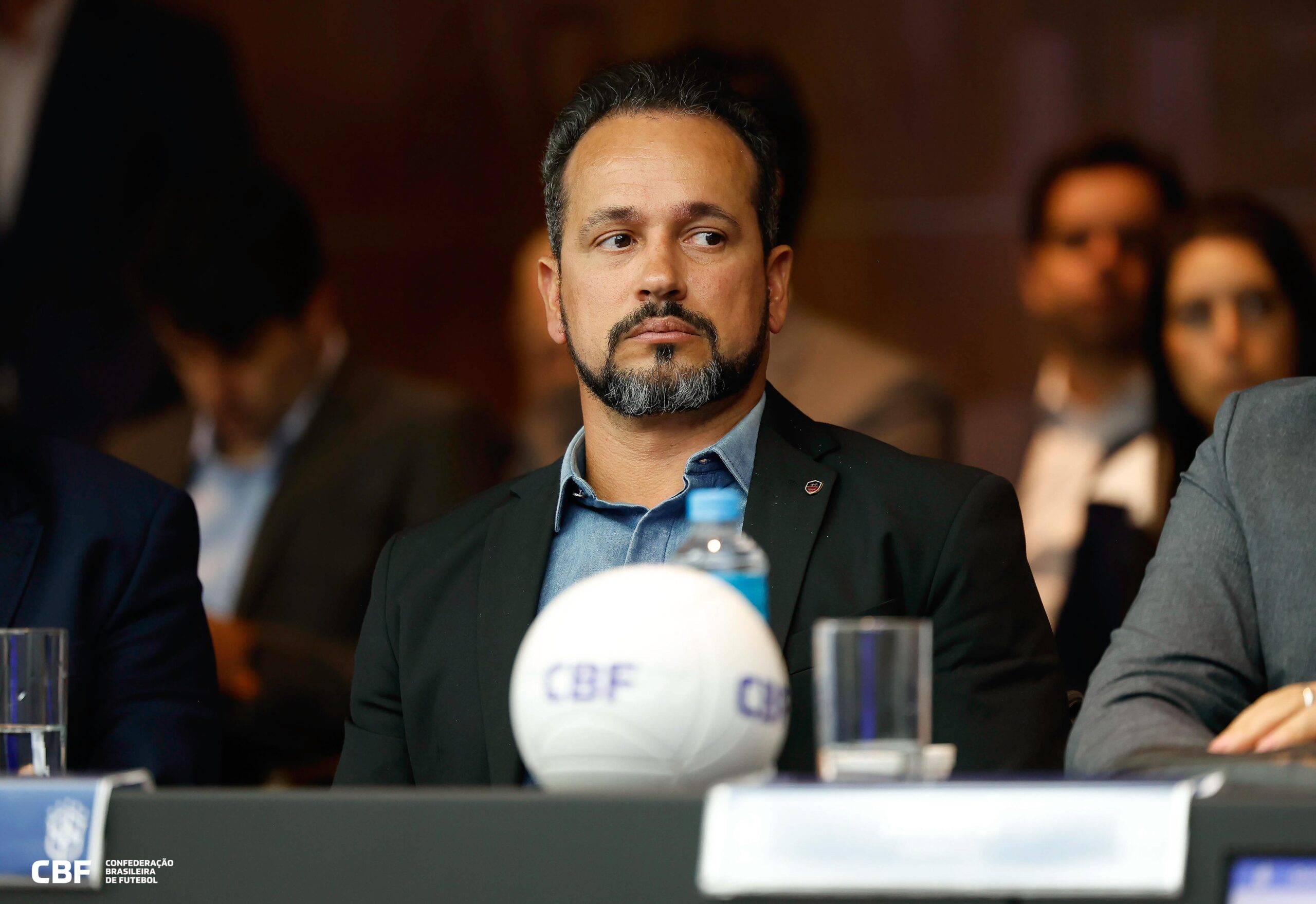 CBF registra receita recorde e investe mais de R$ 1 bilhão no futebol ...